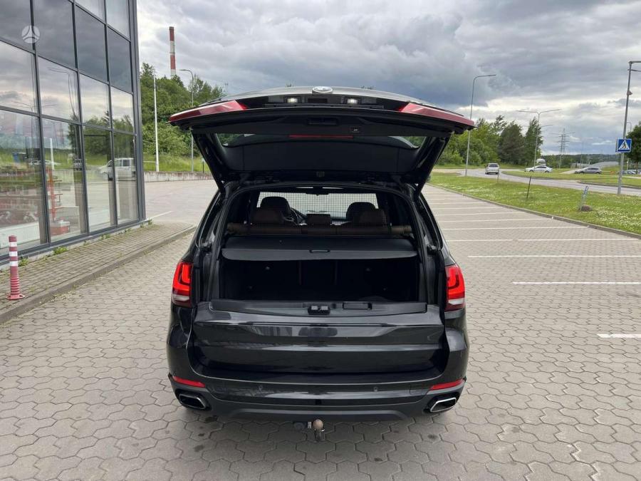 Black BMW X5 2015 in Vilnius, with an engine capacity of 2.00 L and mileage of 199 thousand km for 13500 €, photo 22 on AUTOMOTO.COM.LV