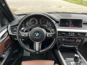 Black BMW X5 2015 in Vilnius, with an engine capacity of 2.00 L and mileage of 199 thousand km for 13500 €, photo 26 on AUTOMOTO.COM.LV
