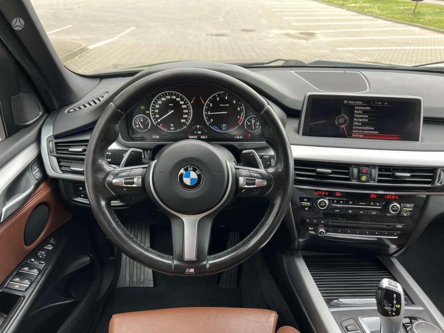 Black BMW X5 2015 in Vilnius, with an engine capacity of 2.00 L and mileage of 199 thousand km for 13500 €, photo 26 on AUTOMOTO.COM.LV