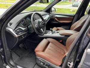 Black BMW X5 2015 in Vilnius, with an engine capacity of 2.00 L and mileage of 199 thousand km for 13500 €, photo 28 on AUTOMOTO.COM.LV