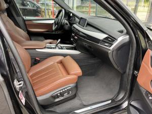 Black BMW X5 2015 in Vilnius, with an engine capacity of 2.00 L and mileage of 199 thousand km for 13500 €, photo 33 on AUTOMOTO.COM.LV