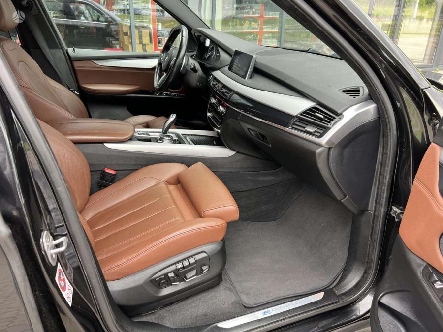Black BMW X5 2015 in Vilnius, with an engine capacity of 2.00 L and mileage of 199 thousand km for 13500 €, photo 33 on AUTOMOTO.COM.LV