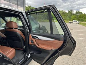 Black BMW X5 2015 in Vilnius, with an engine capacity of 2.00 L and mileage of 199 thousand km for 13500 €, photo 38 on AUTOMOTO.COM.LV