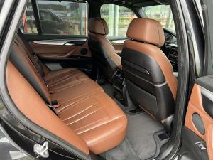 Black BMW X5 2015 in Vilnius, with an engine capacity of 2.00 L and mileage of 199 thousand km for 13500 €, photo 41 on AUTOMOTO.COM.LV