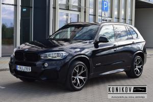 Melns BMW X5 2015 Viļņa, ar dzinēja tilpumu 3.00 L un nobraukumu 317 tūkst. km par 17950 €, foto  vietnē AUTOMOTO.COM.LV