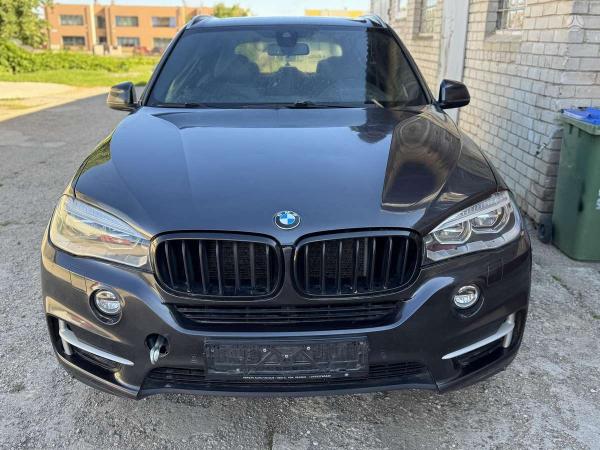 Black BMW X5 2015 in Kaunas, with an engine capacity of 3.00 L and mileage of 321 thousand km for 9700 €, photo 3 on AUTOMOTO.COM.LV