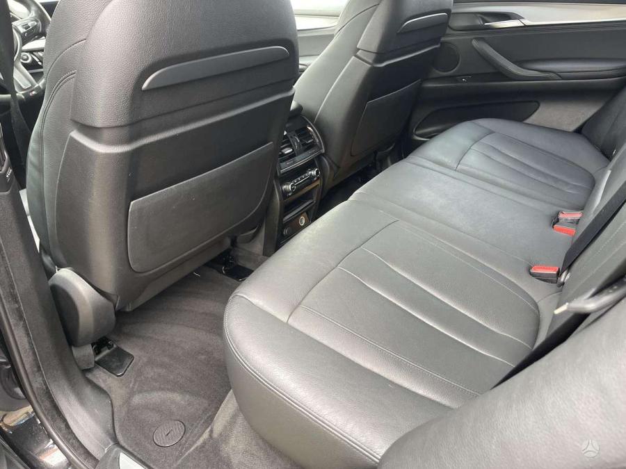 Melns BMW X5 2015 Kauņa, ar dzinēja tilpumu 2.00 L un nobraukumu 262 tūkst. km par 14250 €, foto 28 vietnē AUTOMOTO.COM.LV