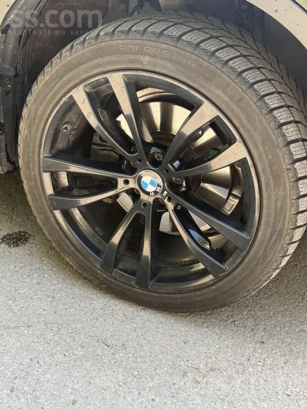 Black BMW X5 2015 in Riga, with an engine capacity of 2.00 L and mileage of 273 thousand km for 21500 €, photo 6 on AUTOMOTO.COM.LV