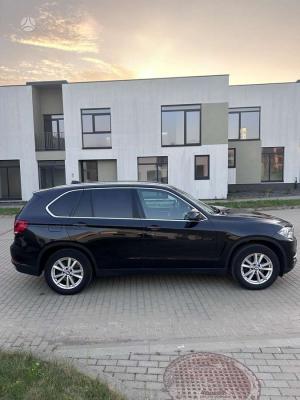 Melns BMW X5 2015 Viļņa, ar dzinēja tilpumu 2.99 L un nobraukumu 212 tūkst. km par 18300 €, foto 4 vietnē AUTOMOTO.COM.LV