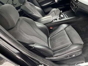 Black BMW X5 2015 in Vilnius, with an engine capacity of 2.99 L and mileage of 243 thousand km for 18255 €, photo 7 on AUTOMOTO.COM.LV