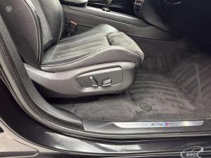 Black BMW X5 2015 in Vilnius, with an engine capacity of 2.99 L and mileage of 243 thousand km for 18255 €, photo 8 on AUTOMOTO.COM.LV