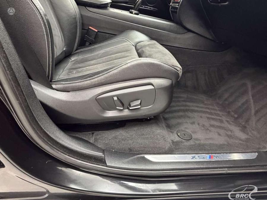 Black BMW X5 2015 in Vilnius, with an engine capacity of 2.99 L and mileage of 243 thousand km for 18255 €, photo 8 on AUTOMOTO.COM.LV