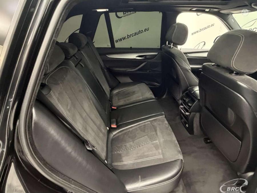 Black BMW X5 2015 in Vilnius, with an engine capacity of 2.99 L and mileage of 243 thousand km for 18255 €, photo 12 on AUTOMOTO.COM.LV