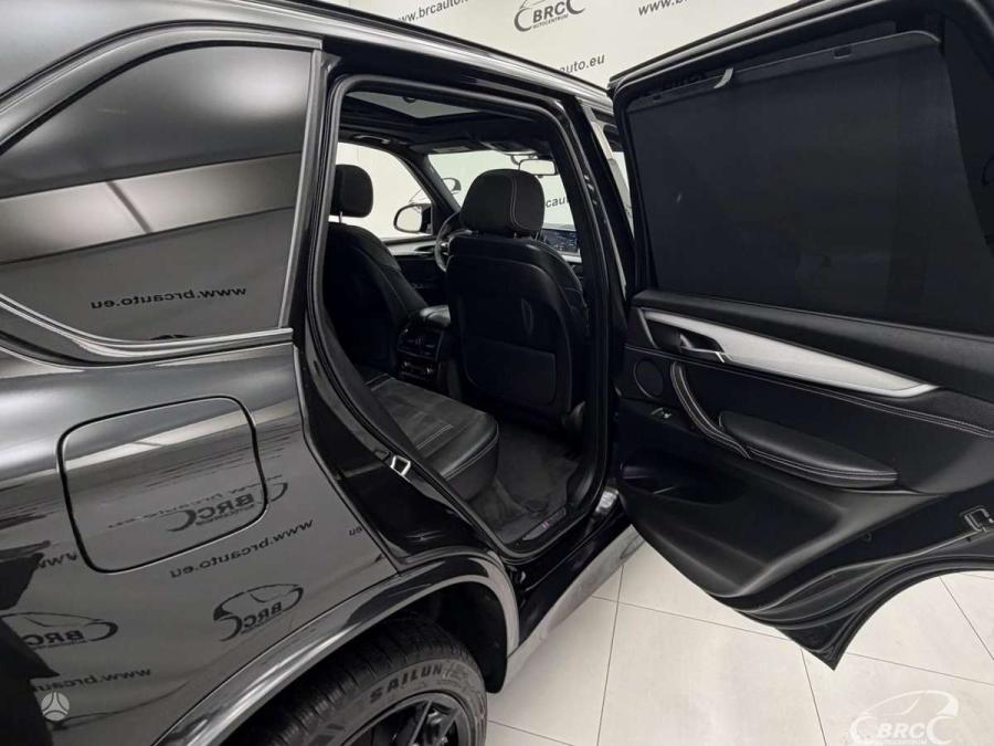 Black BMW X5 2015 in Vilnius, with an engine capacity of 2.99 L and mileage of 243 thousand km for 18255 €, photo 14 on AUTOMOTO.COM.LV