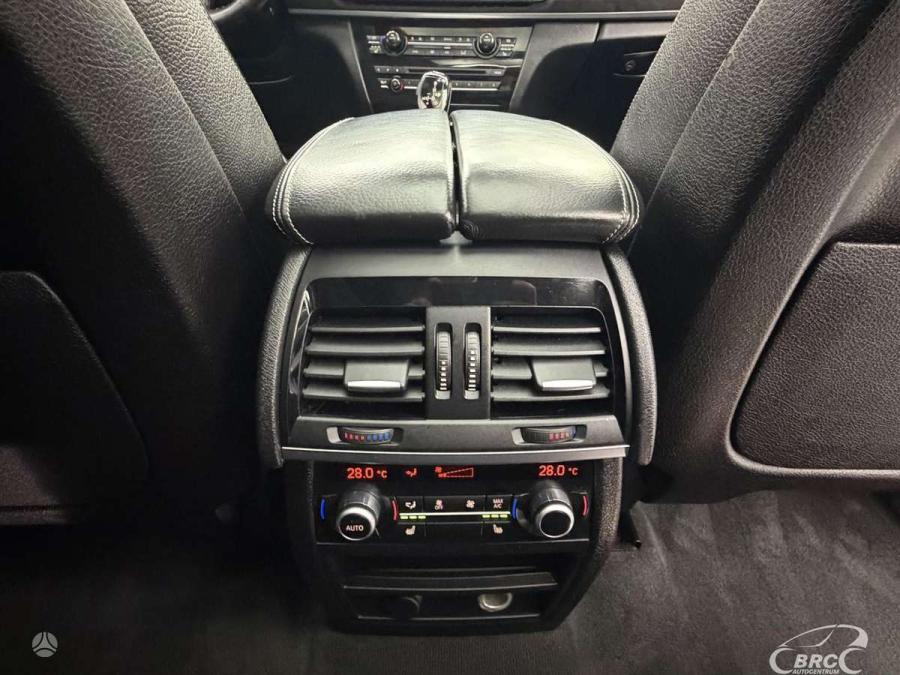 Black BMW X5 2015 in Vilnius, with an engine capacity of 2.99 L and mileage of 243 thousand km for 18255 €, photo 15 on AUTOMOTO.COM.LV