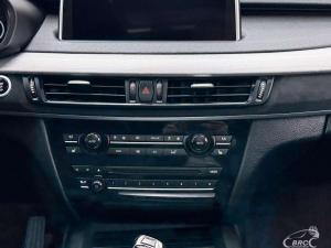 Black BMW X5 2015 in Vilnius, with an engine capacity of 2.99 L and mileage of 243 thousand km for 18255 €, photo 19 on AUTOMOTO.COM.LV