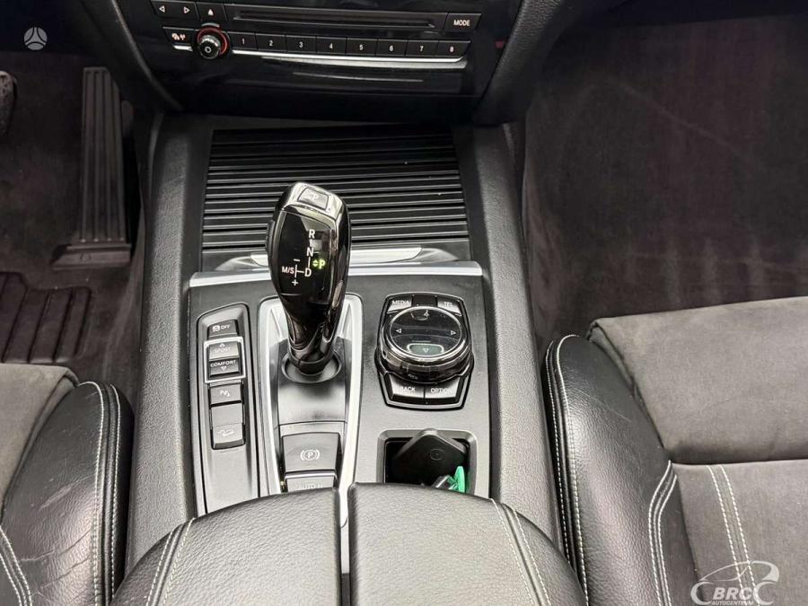 Black BMW X5 2015 in Vilnius, with an engine capacity of 2.99 L and mileage of 243 thousand km for 18255 €, photo 20 on AUTOMOTO.COM.LV