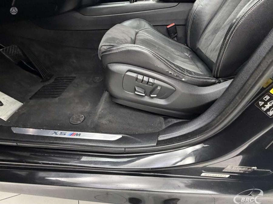 Black BMW X5 2015 in Vilnius, with an engine capacity of 2.99 L and mileage of 243 thousand km for 18255 €, photo 24 on AUTOMOTO.COM.LV