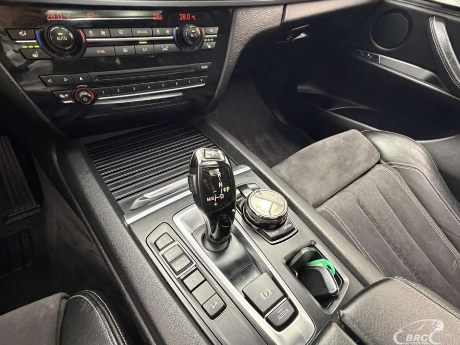 Black BMW X5 2015 in Vilnius, with an engine capacity of 2.99 L and mileage of 243 thousand km for 18255 €, photo 29 on AUTOMOTO.COM.LV