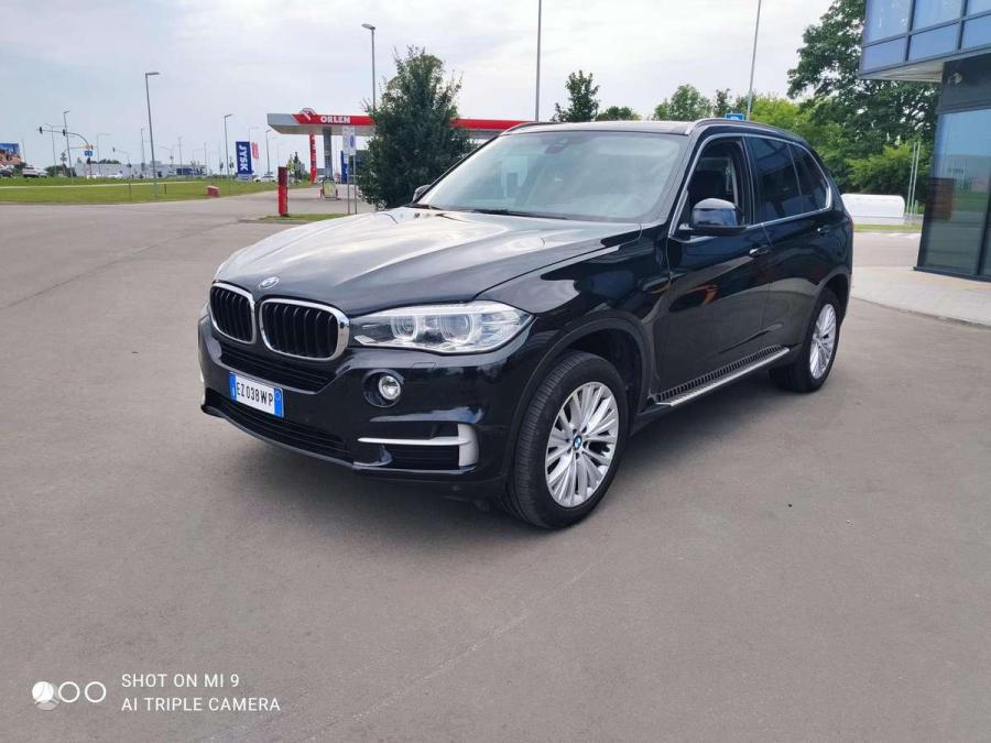 Black BMW X5 2015 in Panevezys, with an engine capacity of 2.00 L and mileage of 273 thousand km for 14900 €, photo 1 on AUTOMOTO.COM.LV