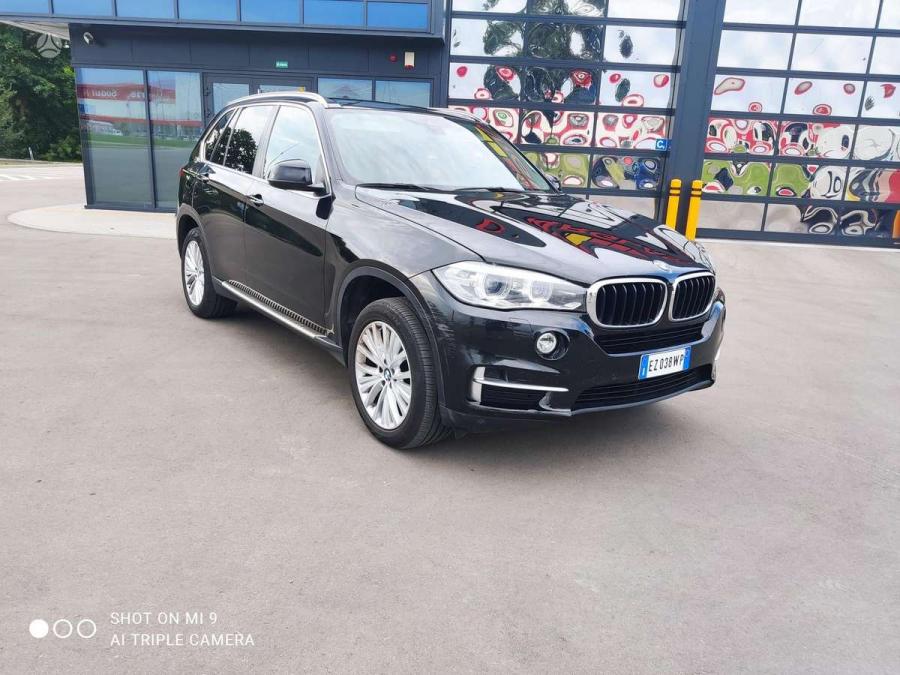Black BMW X5 2015 in Panevezys, with an engine capacity of 2.00 L and mileage of 273 thousand km for 14900 €, photo 3 on AUTOMOTO.COM.LV