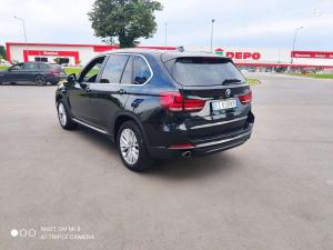 Black BMW X5 2015 in Panevezys, with an engine capacity of 2.00 L and mileage of 273 thousand km for 14900 €, photo 6 on AUTOMOTO.COM.LV