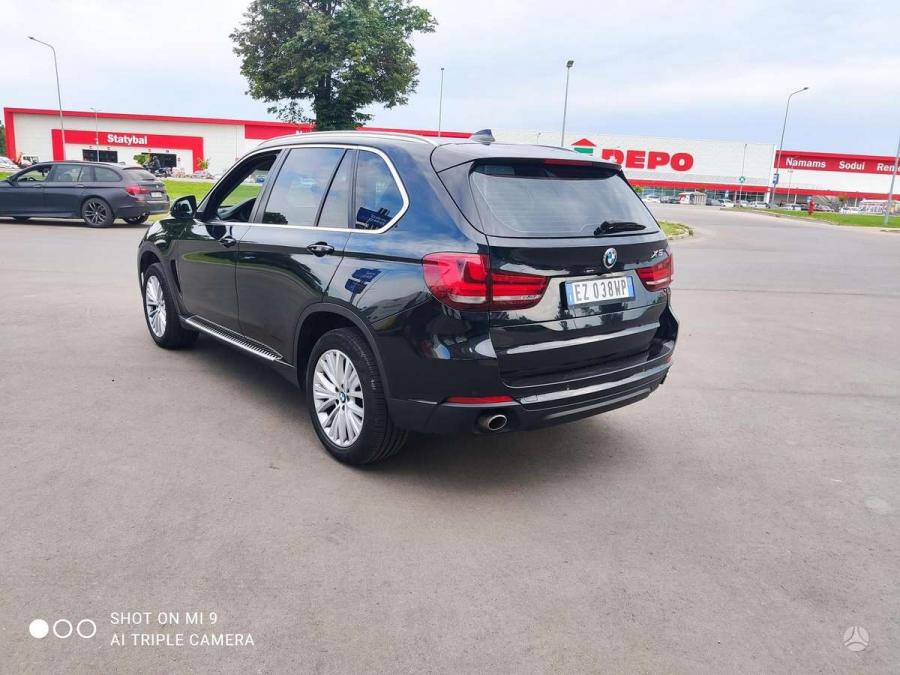 Black BMW X5 2015 in Panevezys, with an engine capacity of 2.00 L and mileage of 273 thousand km for 14900 €, photo 7 on AUTOMOTO.COM.LV
