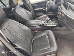 Black BMW X5 2015 in Panevezys, with an engine capacity of 2.00 L and mileage of 273 thousand km for 14900 €, photo 8 on AUTOMOTO.COM.LV