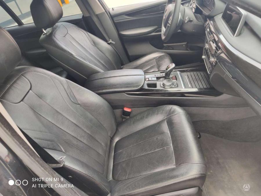 Black BMW X5 2015 in Panevezys, with an engine capacity of 2.00 L and mileage of 273 thousand km for 14900 €, photo 8 on AUTOMOTO.COM.LV
