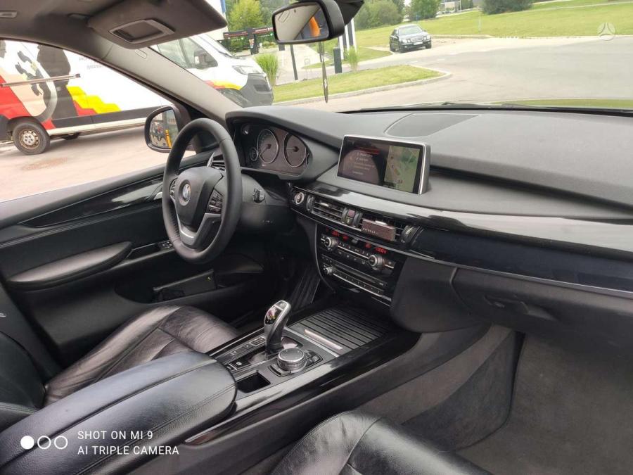 Black BMW X5 2015 in Panevezys, with an engine capacity of 2.00 L and mileage of 273 thousand km for 14900 €, photo 9 on AUTOMOTO.COM.LV