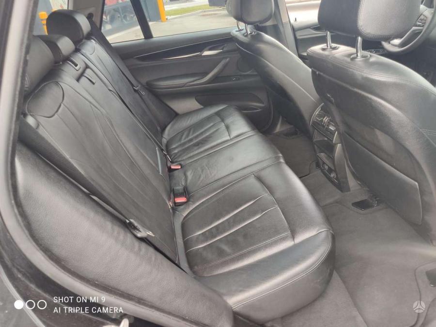 Black BMW X5 2015 in Panevezys, with an engine capacity of 2.00 L and mileage of 273 thousand km for 14900 €, photo 12 on AUTOMOTO.COM.LV