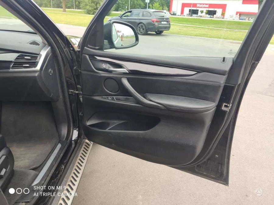 Black BMW X5 2015 in Panevezys, with an engine capacity of 2.00 L and mileage of 273 thousand km for 14900 €, photo 13 on AUTOMOTO.COM.LV