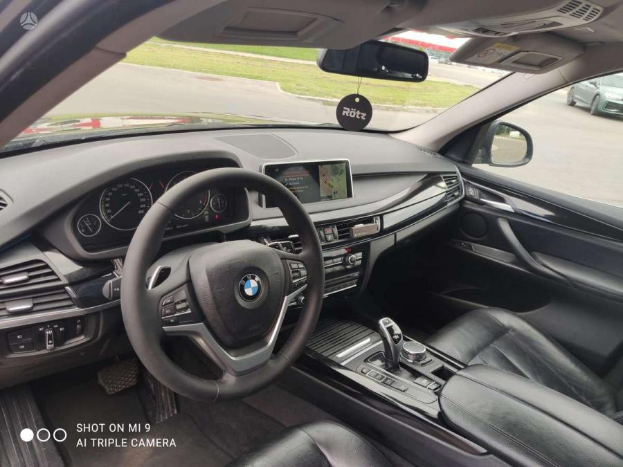 Black BMW X5 2015 in Panevezys, with an engine capacity of 2.00 L and mileage of 273 thousand km for 14900 €, photo 14 on AUTOMOTO.COM.LV