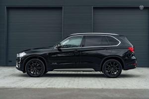 Black BMW X5 2015 in Klaipeda, with an engine capacity of 3.00 L and mileage of 184 thousand km for 17500 €, photo 3 on AUTOMOTO.COM.LV
