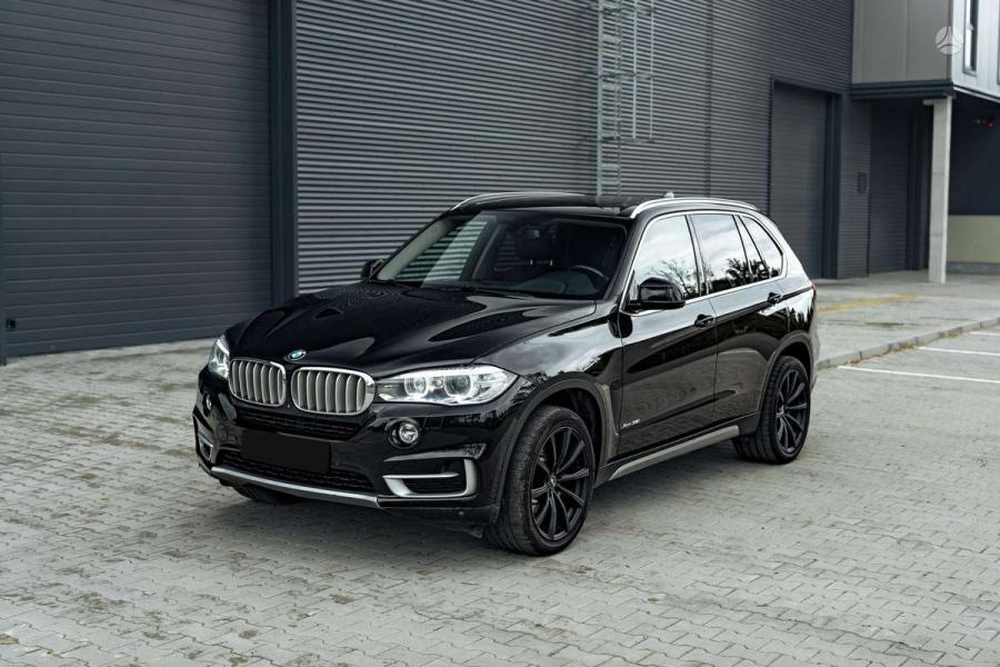 Black BMW X5 2015 in Klaipeda, with an engine capacity of 3.00 L and mileage of 184 thousand km for 17500 €, photo 4 on AUTOMOTO.COM.LV