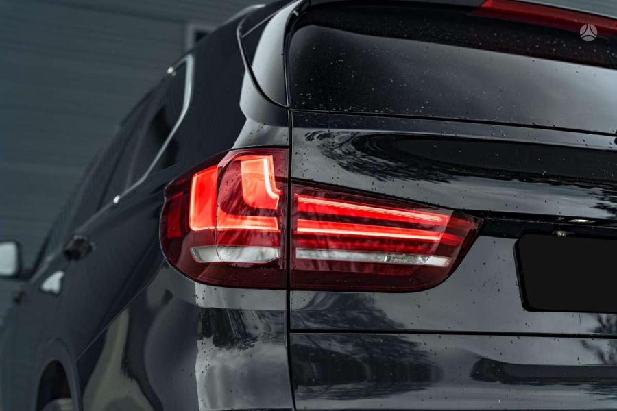 Black BMW X5 2015 in Klaipeda, with an engine capacity of 3.00 L and mileage of 184 thousand km for 17500 €, photo 6 on AUTOMOTO.COM.LV