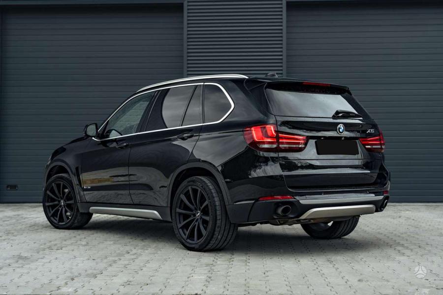 Black BMW X5 2015 in Klaipeda, with an engine capacity of 3.00 L and mileage of 184 thousand km for 17500 €, photo 7 on AUTOMOTO.COM.LV