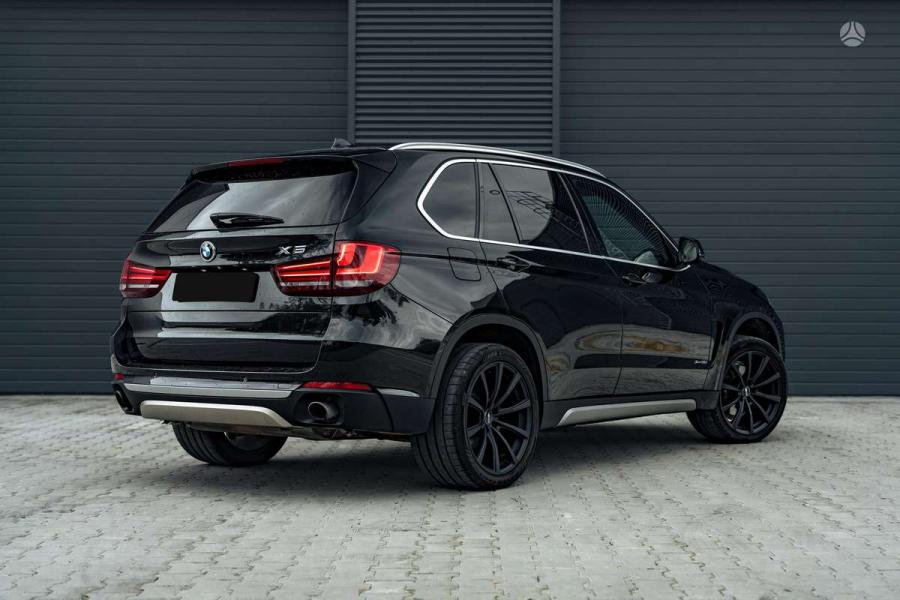 Black BMW X5 2015 in Klaipeda, with an engine capacity of 3.00 L and mileage of 184 thousand km for 17500 €, photo 9 on AUTOMOTO.COM.LV