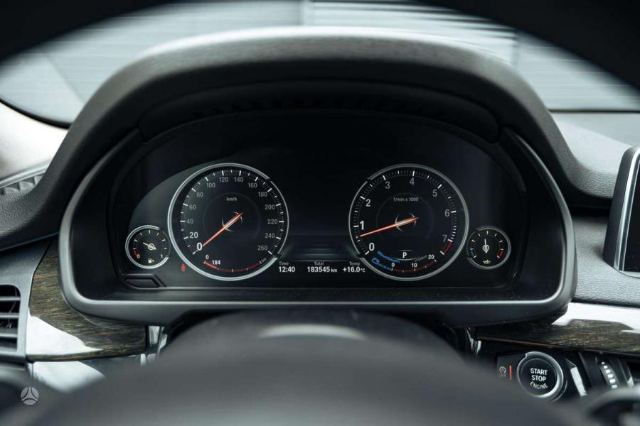 Black BMW X5 2015 in Klaipeda, with an engine capacity of 3.00 L and mileage of 184 thousand km for 17500 €, photo 15 on AUTOMOTO.COM.LV