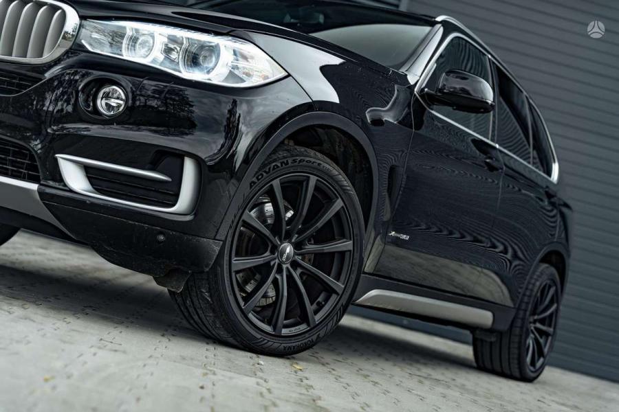 Black BMW X5 2015 in Klaipeda, with an engine capacity of 3.00 L and mileage of 184 thousand km for 17500 €, photo 21 on AUTOMOTO.COM.LV