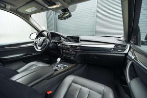 Black BMW X5 2015 in Klaipeda, with an engine capacity of 3.00 L and mileage of 184 thousand km for 17500 €, photo 24 on AUTOMOTO.COM.LV