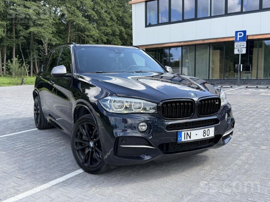 Black BMW X5 2015 in Riga, with an engine capacity of 3.00 L and mileage of 291 thousand km for 25000 €, photo 3 on AUTOMOTO.COM.LV