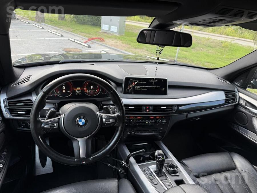 Black BMW X5 2015 in Riga, with an engine capacity of 3.00 L and mileage of 291 thousand km for 25000 €, photo 6 on AUTOMOTO.COM.LV