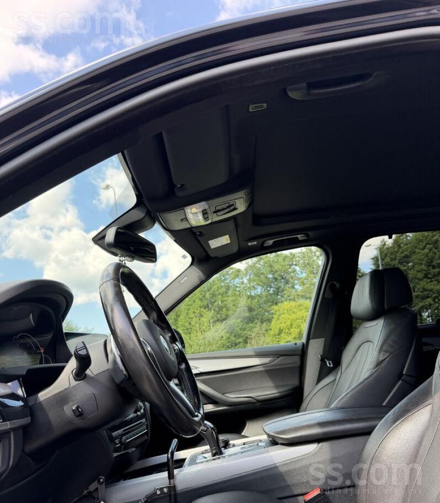 Black BMW X5 2015 in Riga, with an engine capacity of 3.00 L and mileage of 291 thousand km for 25000 €, photo 10 on AUTOMOTO.COM.LV