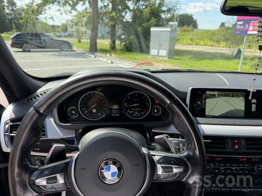Black BMW X5 2015 in Riga, with an engine capacity of 3.00 L and mileage of 291 thousand km for 25000 €, photo 12 on AUTOMOTO.COM.LV