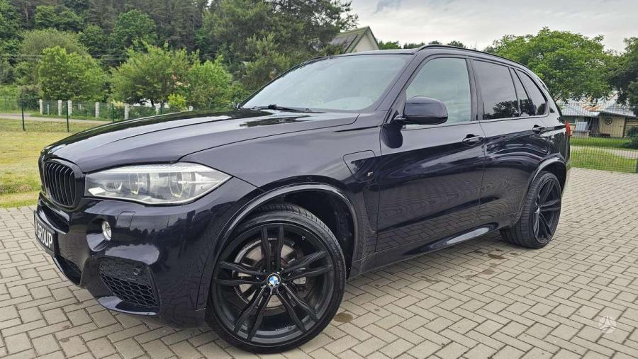 Black BMW X5 2015 in Prienai, with an engine capacity of 2.00 L and mileage of 174 thousand km for 18399 €, photo 4 on AUTOMOTO.COM.LV