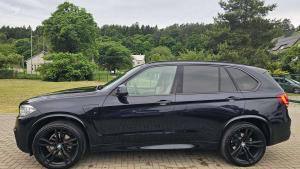 Black BMW X5 2015 in Prienai, with an engine capacity of 2.00 L and mileage of 174 thousand km for 18399 €, photo 5 on AUTOMOTO.COM.LV