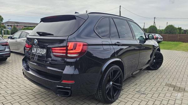 Black BMW X5 2015 in Prienai, with an engine capacity of 2.00 L and mileage of 174 thousand km for 18399 €, photo 7 on AUTOMOTO.COM.LV