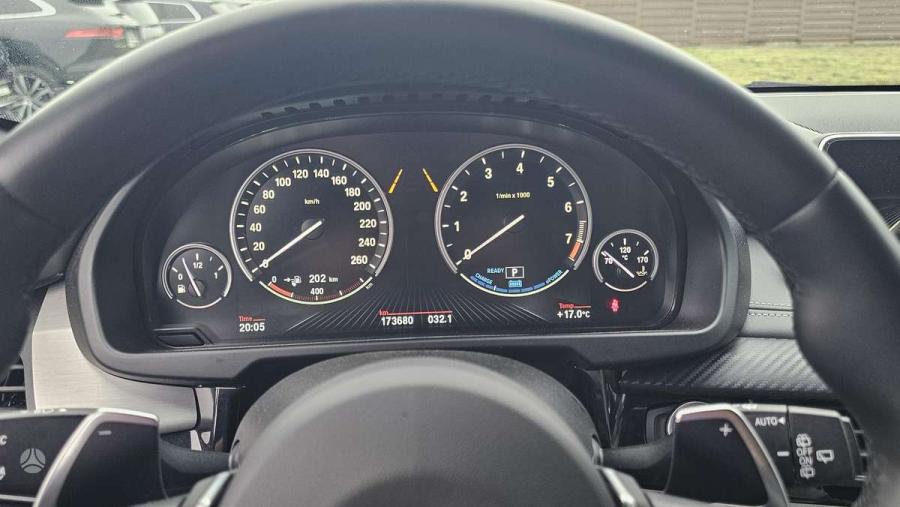 Black BMW X5 2015 in Prienai, with an engine capacity of 2.00 L and mileage of 174 thousand km for 18399 €, photo 15 on AUTOMOTO.COM.LV