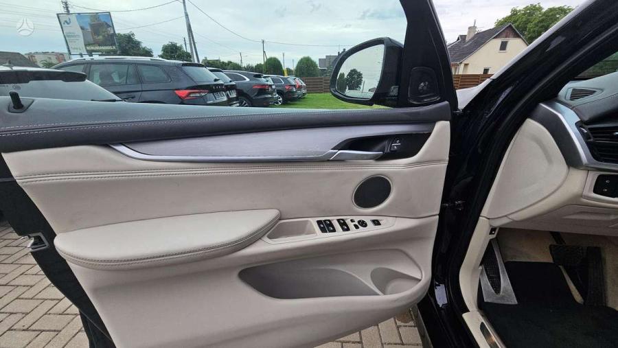 Black BMW X5 2015 in Prienai, with an engine capacity of 2.00 L and mileage of 174 thousand km for 18399 €, photo 26 on AUTOMOTO.COM.LV